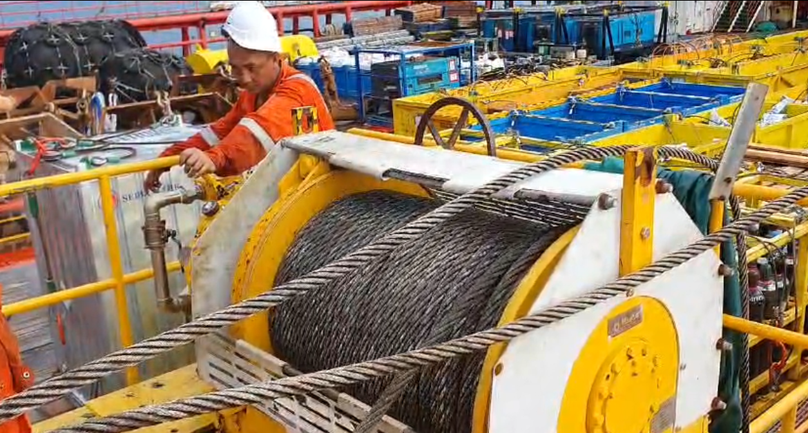 Shell 15MT Gangway Winch - MAXPULL | Air Winches, Customized Air ...